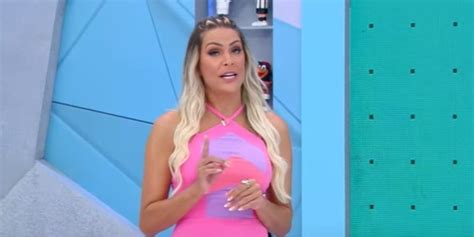 Renata Fan se envolve em cobrança no Jogo Aberto Cansado