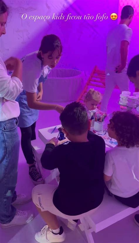 Bruna Biancardi mostra álbum do chá revelação da filha Neymar