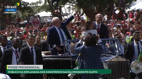 Lula Desfila Em Carro Aberto A Primeira Dama Acompanhe