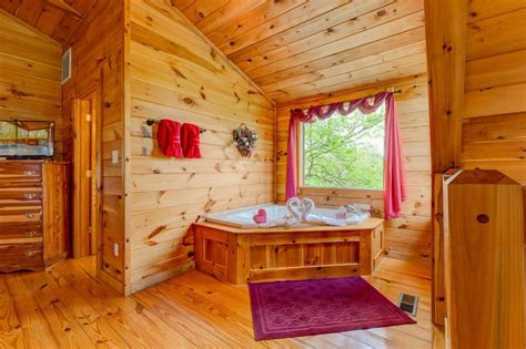 BEARLY NAKED LOG CABIN ROMANTICE COUPLES GETAWAY KNOXVILLE TN