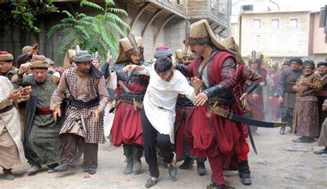 Ekrem Buğra Ekinci ŞAH I CİHANA KIYDILAR SULTAN GENÇ OSMANIN