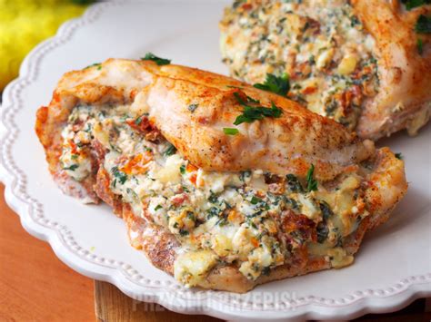 Filet z kurczaka po bałkańsku z serem feta suszonymi pomidorami
