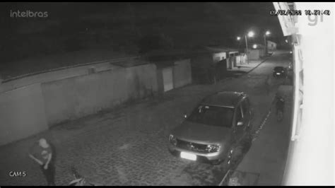 Vídeo Polícia divulga imagens de suspeito de matar adolescente no sul