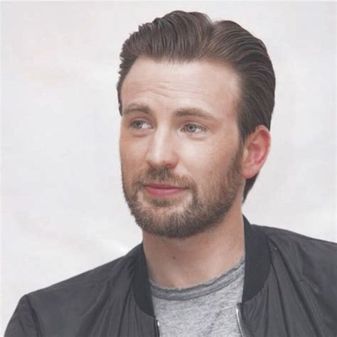 Chris Evans Is PEOPLE S 2022 Sexiest Man Alive My Mom Will Be So