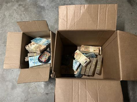Pf Apreende R Milh O Em Caixas De Papel O No Rio Em A O Contra