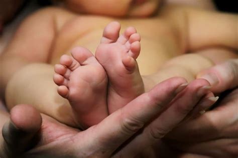 Nace primer bebé de útero trasplantado desde una persona muerta Marcianos