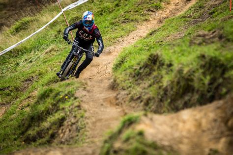 Interview 10 questions à Loïc Bruni 1001sentiers VTT Mountain