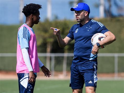 Paulo Pezzolano Trunfo Do Cruzeiro Para Jogo A Chape Em Bras Lia