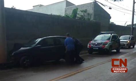 Indaiatuba Motorista Perde O Controle Do Carro E Bate Em Poste Na