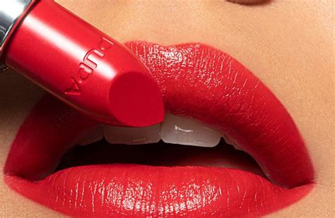 Scegli Il Rossetto Giusto Per Le Tue Labbra Carnose Sottili A Cuore