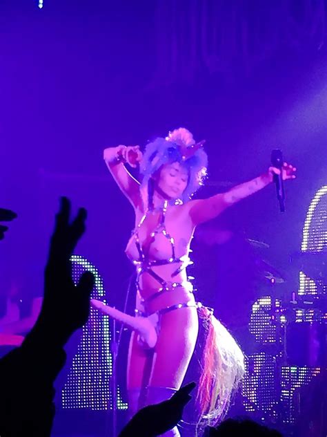 Miley Cyrus Naked On Stage D Pics Xhamster
