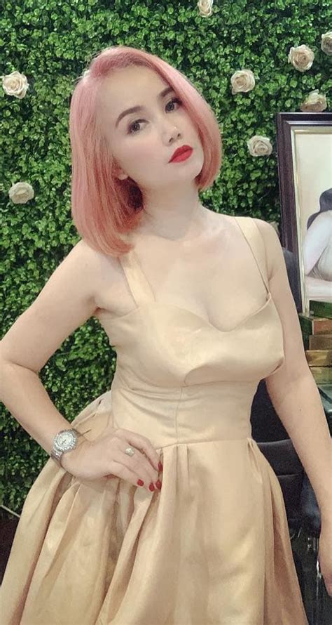 Diễn viên 4 đời chồng Đào Hoàng Yến ngày càng đẹp và gợi cảm ở tuổi