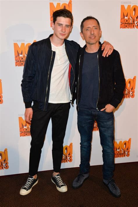 Gad Elmaleh Son fils Noé beau gosse romantique à New York avec sa