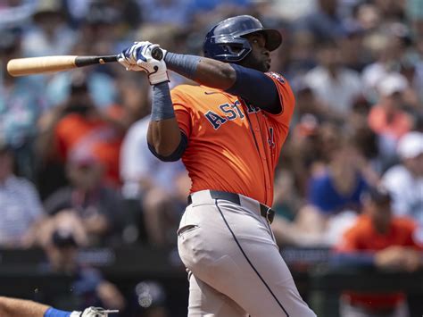 Yordan Álvarez se unió a Altuve al batear el ciclo Líder en deportes