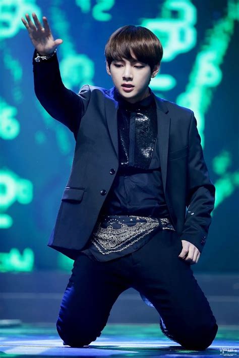 Top Sexiest Outfits Of Bts S V