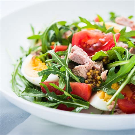 Recette Salade de crudités au thon et œuf dur à la moutarde facile