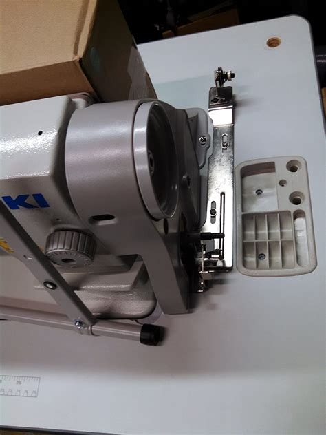Máquina de coser de puntada recta industrial Juki DDL 8700 H mesa KD