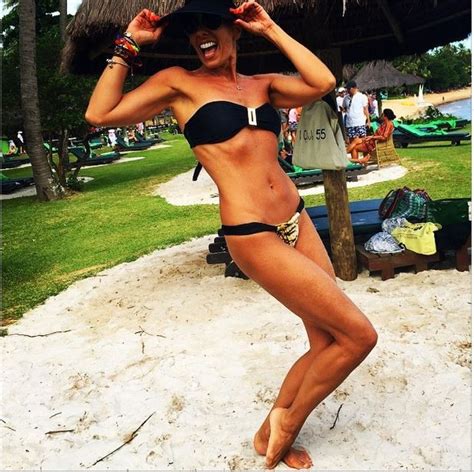 EGO Adriane Galisteu curte folga na Bahia de biquíni Feliz