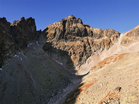 z górami w tle Tatry Wysokie Czerwona Ławka Mały Lodowy Szczyt