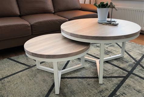 Unieke Ronde Massief Eiken Salontafel Set Met Witte Stalen Onderstellen
