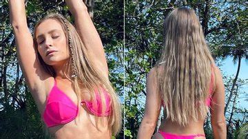 De Biqu Ni M Nimo Carla Diaz Exibe Corp O Em Fotos De Frente E Verso
