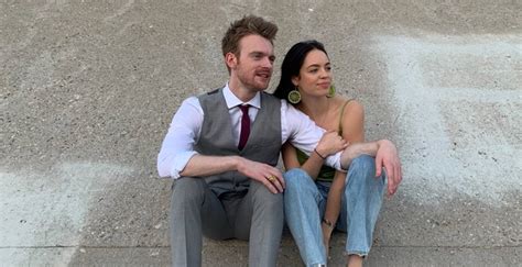 Fans Are Freaking Out That Finneas O Connell S Girlfriend Claudia