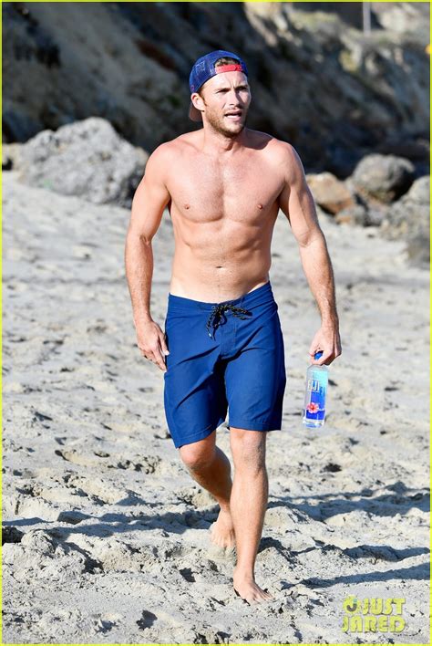 Scott Eastwood Goes Shirtless For A Run Along The Beach Photo 3940567