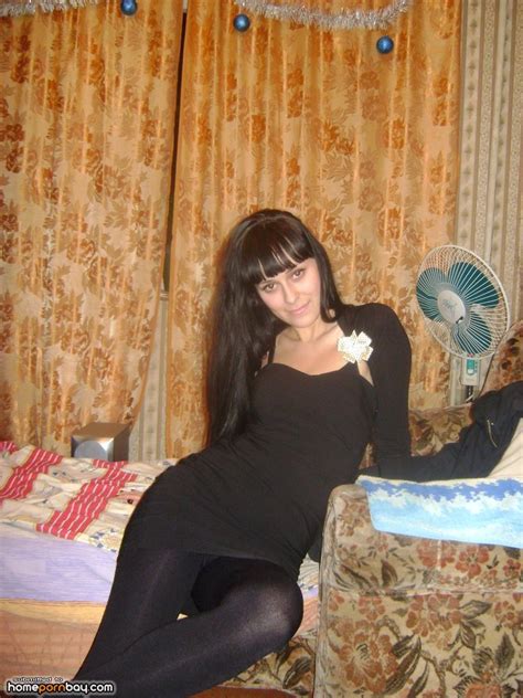 Slim Amateur Brunette Posing At Home Mobile Homemade Porn Sharing