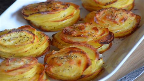 Millefeuilles de pommes de terre beurrées au parmesan