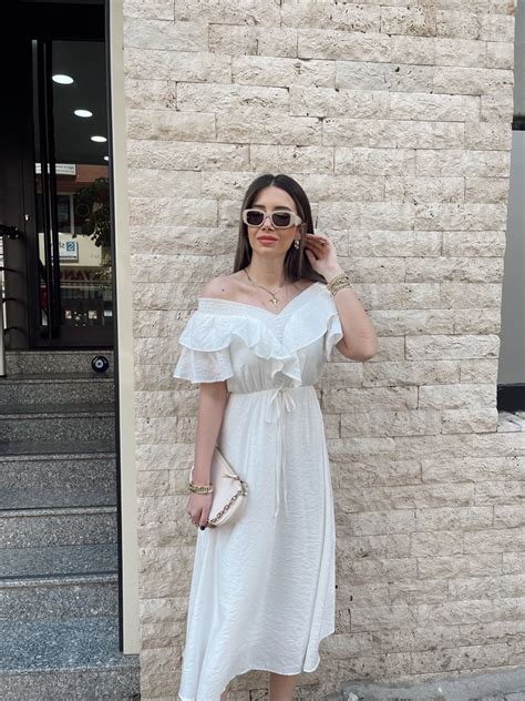 Beyaz Astarlı Madonna Yaka Elbise CK Sisters