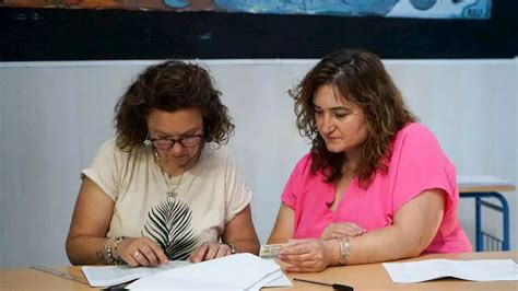 Una Mujer Sorda Vocal En Una Mesa Electoral Sin Barreras Por Primera