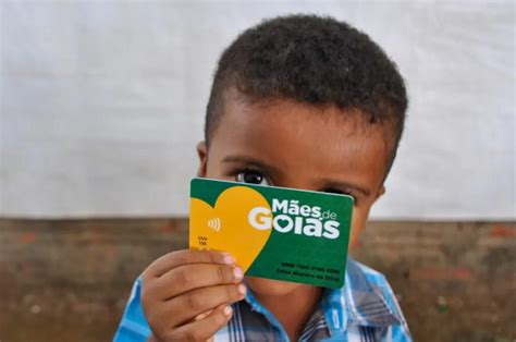 Entrega de 308 cartões do Programa Mães de Goiás e 48 cartões do novo