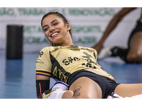 Musa do vôlei Key Alves exibe novo visual nas redes sociais Lance
