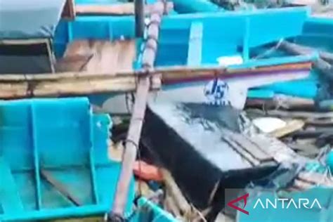 Puluhan Perahu Nelayan Di Sukabumi Rusak Dan Hilang Diterjang Gelombang