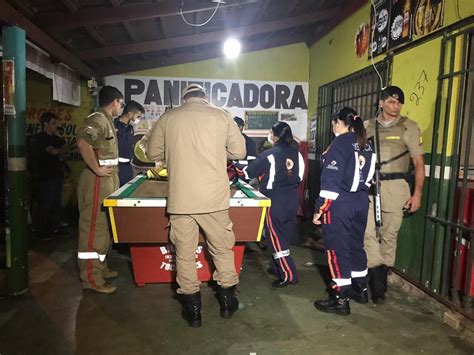 Homem é morto a tiros após confusão durante festa em bar Tocantins G1