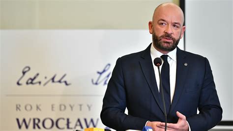 Prezydent Wrocławia J Sutryk przeprasza po chamskim wpisie