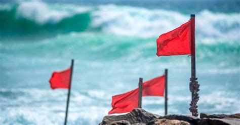 Qué significan las banderas rojas que inundan las redes sociales