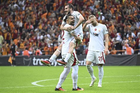 Galatasaray yenilmezlik serisini 16 maça çıkardı Önce Vatan Gazetesi