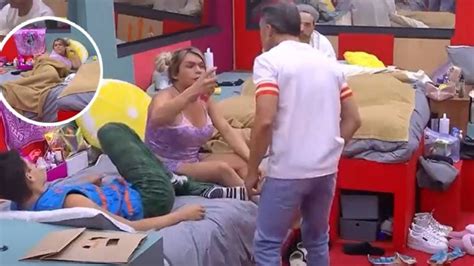 Captan desnuda a Wendy durante transmisión en vivo La Silla Rota