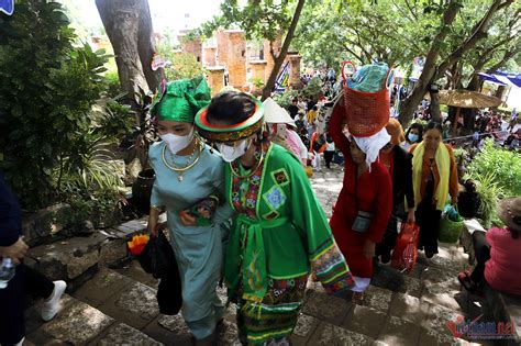 Hàng nghìn du khách đổ về Nha Trang đội lễ khai hội Tháp Bà Ponagar
