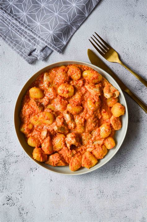 Gnocchi Pfanne mit Hähnchen in cremiger Paprikasoße SchnelleHerdplatte