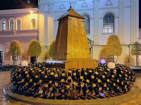 Pécs karácsonyra hangolva megnyílt az Adventi Kézműves és Mesevásár
