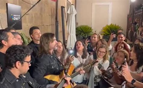 Juanes Sorprendi A Sus Fan Ticos E Improvis Un Concierto En Plena