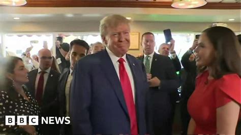 Diners Sing Happy Birthday To Donald Trump