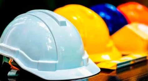 Sabes el significado de los colores en los cascos Varía según la