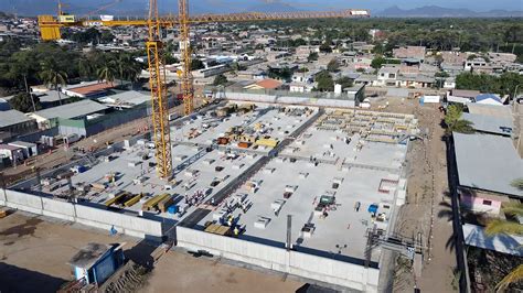 Construcción de los modernos hospitales en Sullana Chulucanas y