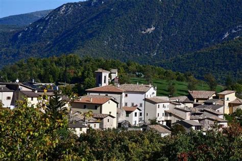 Sindaco Umbro 8 Miliardi Sul Pianeta Qualcuno Venga Da Noi Notizie