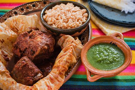 Cómo hacer mixiotes de pollo con nopales envueltos en papel aluminio o