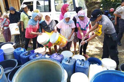 Warga Tepus Beli Air Bersih Rp120 00 Per Tangki Saat Kemarau