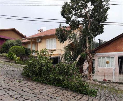 Temporal causa estragos em alguns pontos de Bento Gonçalves Tempo